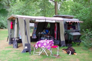 Ruwe bolster, roze pit - Caravanity | happy campers lifestyle