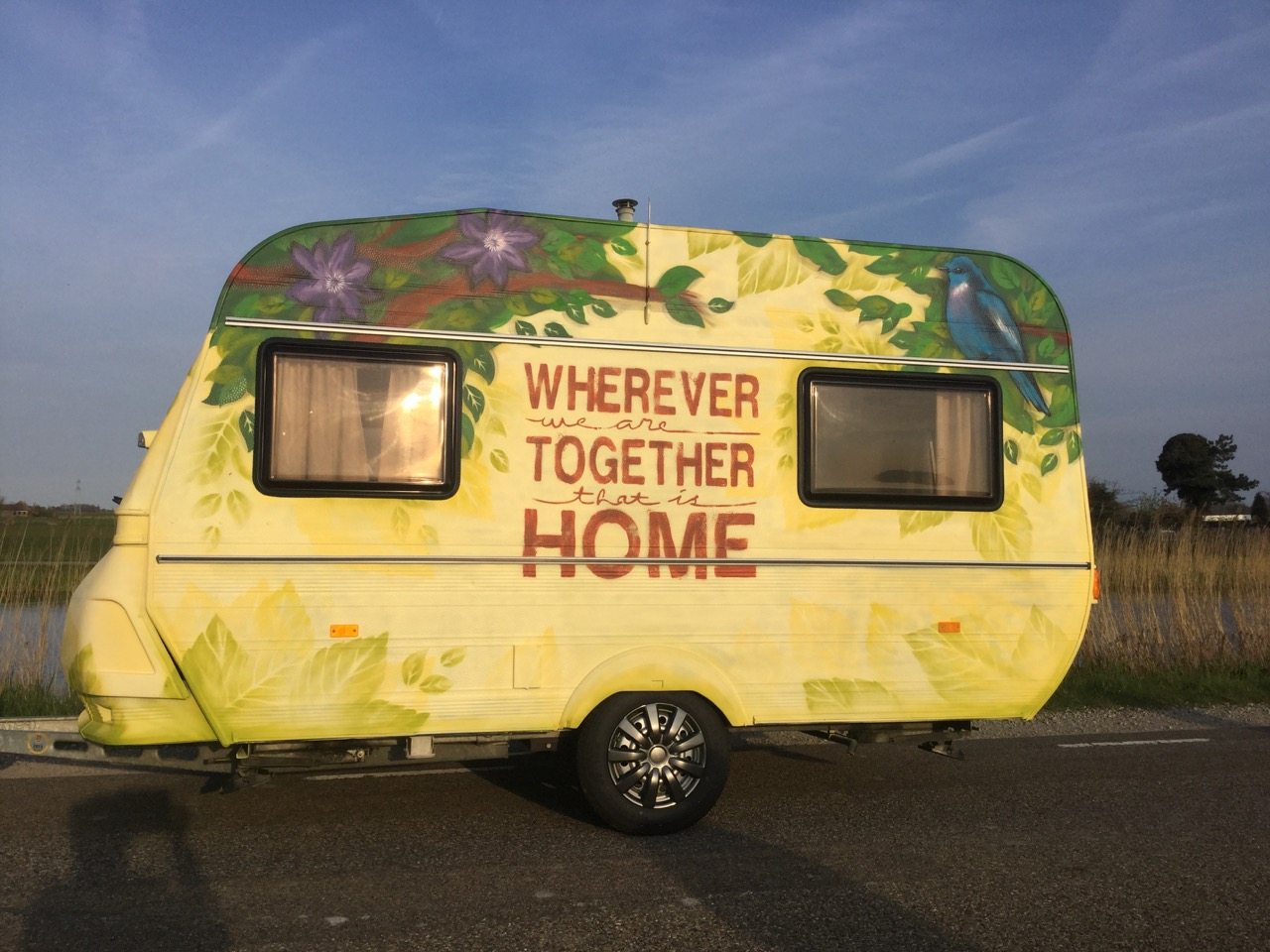 DIY: Wrap Je Caravan - Caravanity | happy campers lifestyle