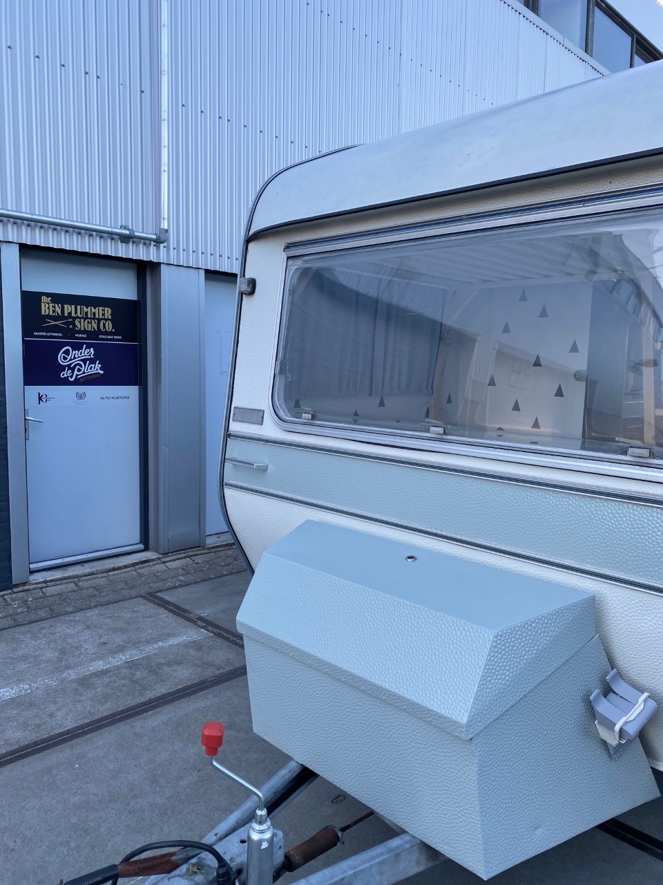 DIY: Wrap Je Caravan - Caravanity | happy campers lifestyle